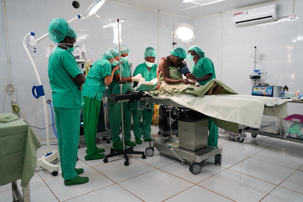 In surgery: "We can't operate without you" | MSF